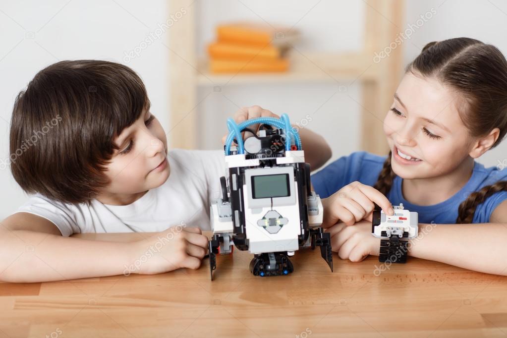 Robot Canggih Kurang Aman Bagi Anak-Anak, Begini 5 Tips Penggunaanya 2025